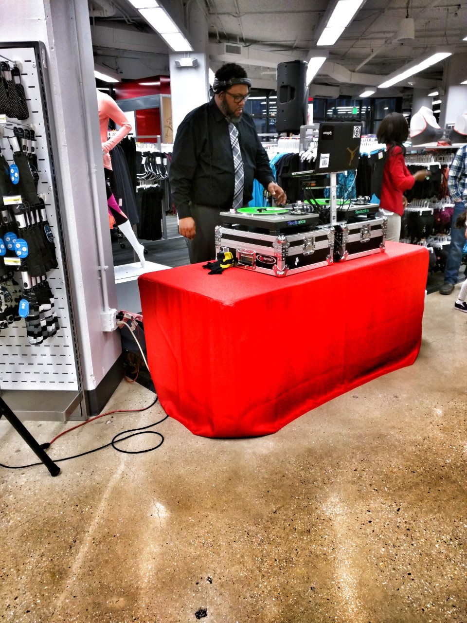 Robert Dyer @ Bethesda Row: Bethesda Target opens early - and you're ...