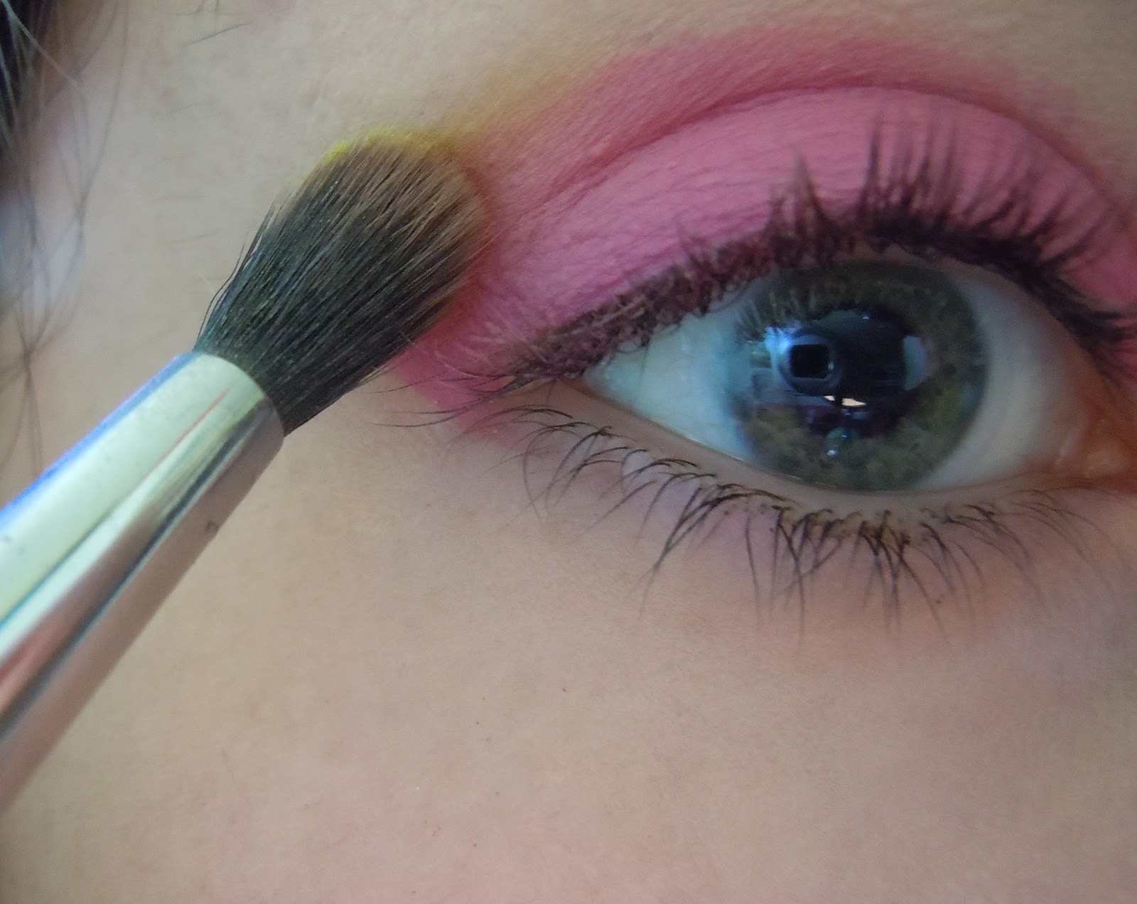 feather: Bright Pink Eyeshadow Look