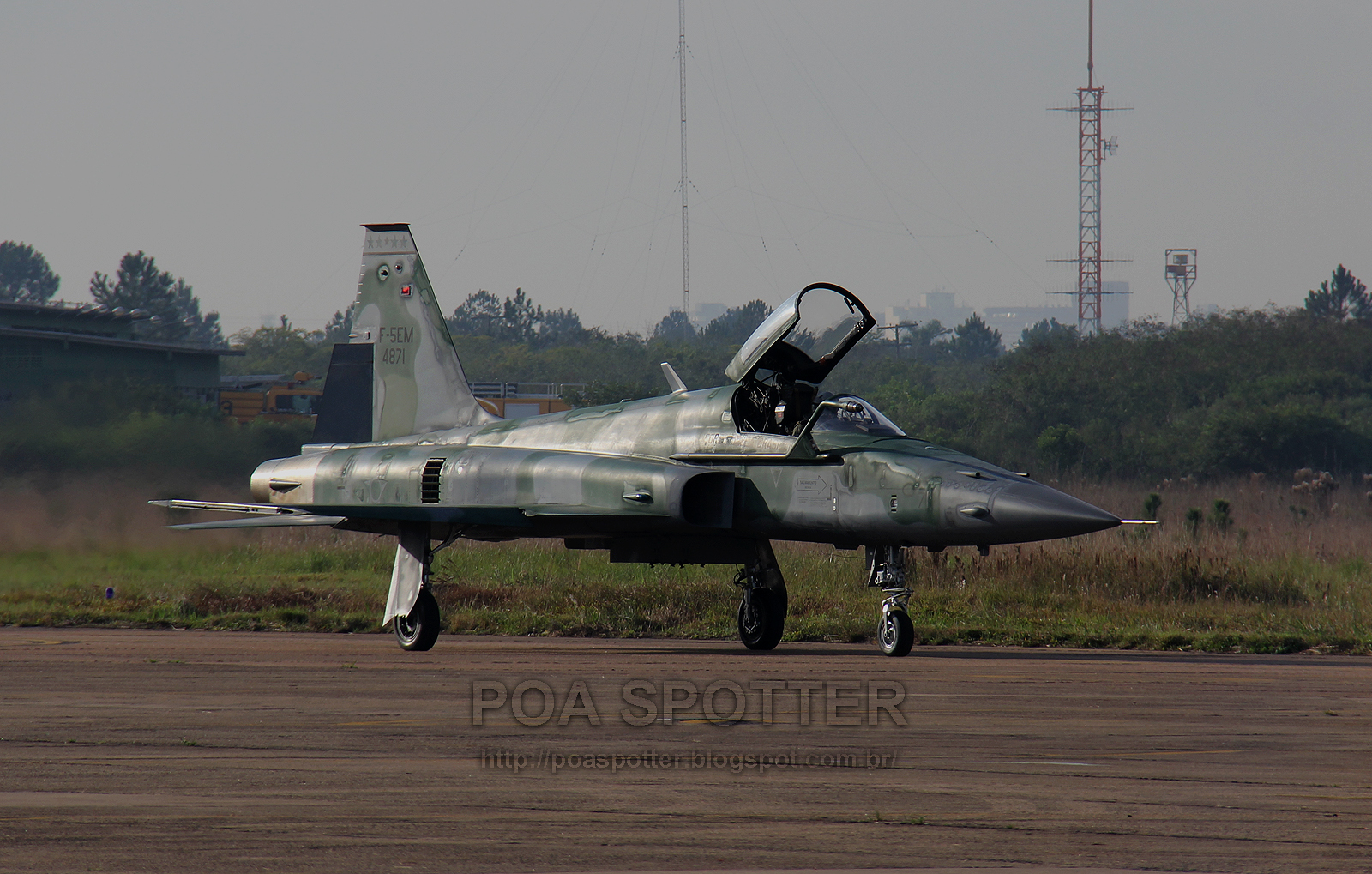 BASE AÉREA DE CANOAS - SBCO: SBCO - 28/05/2012 - 4871 FAB F-5EM TIGER II