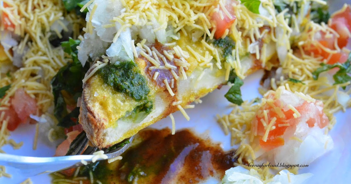 Food Frenzy....!!: Bread Pakoda Chaat!!