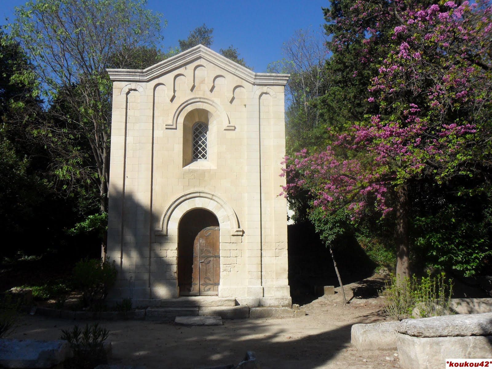 Parce que les mots peuvent tout...: Escapade Arlésienne. Les Alyscamps.