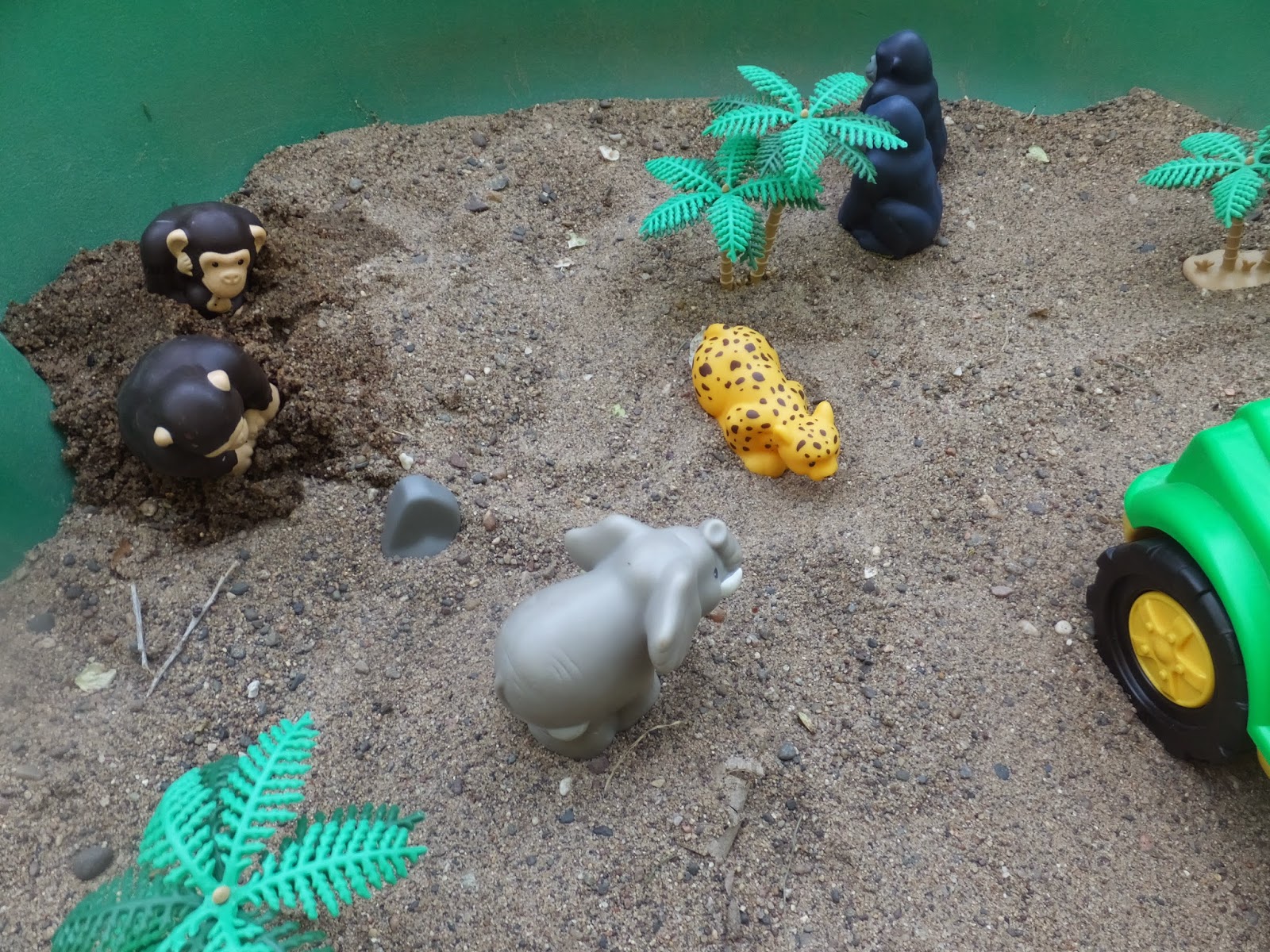 Kidspert: Sensory Sandbox: Safari-land