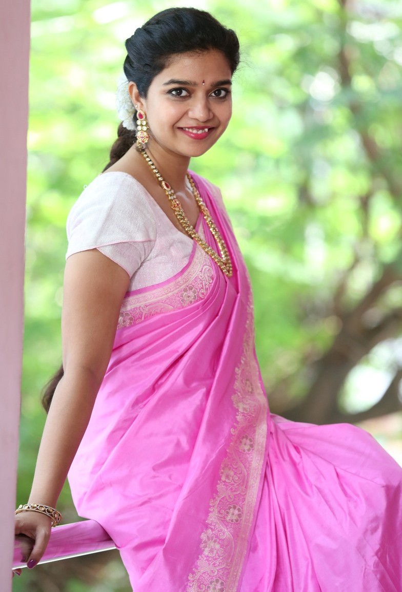 Actress Swathi Reddy Stills In Traditional Pink Saree - Tollywood Boost