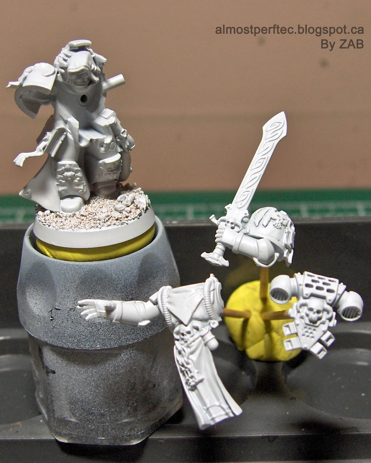 Looking for tips on making/kitbashing a thousand sons/HH librarian ...