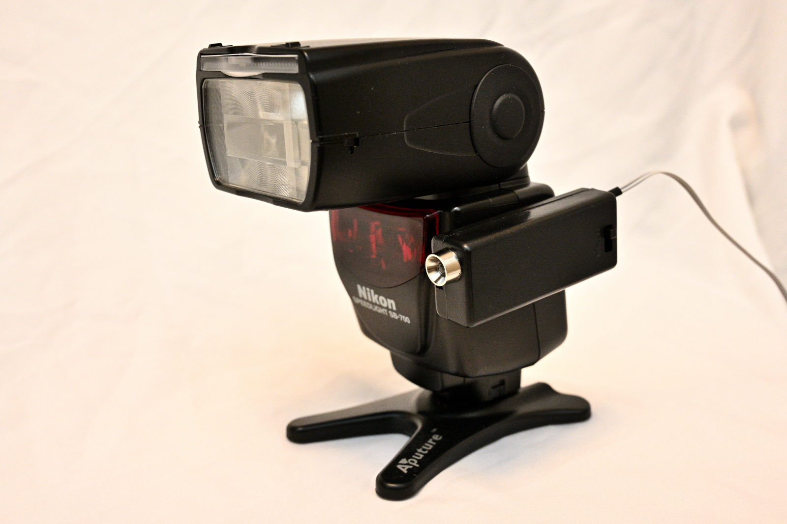 Adapting Camera: External auto focus assist light for mirrorless ...