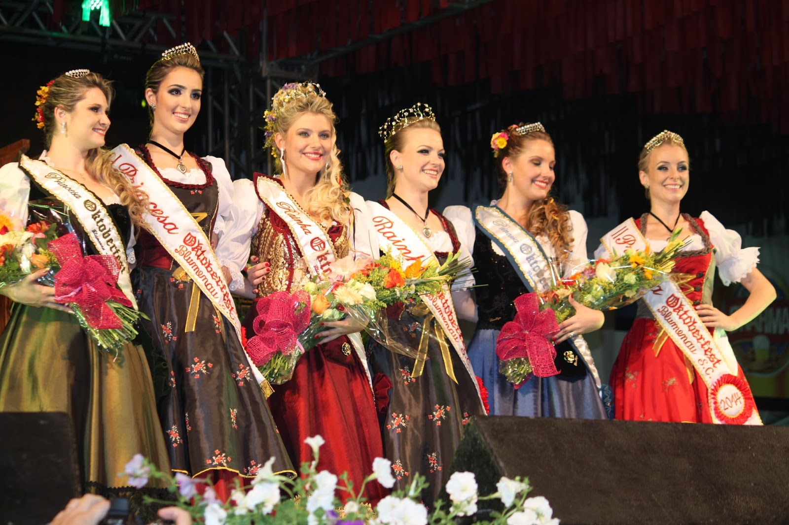 Duna Paparazzi : Sheila Ewald é eleita Rainha da 31ª Oktoberfest 2014