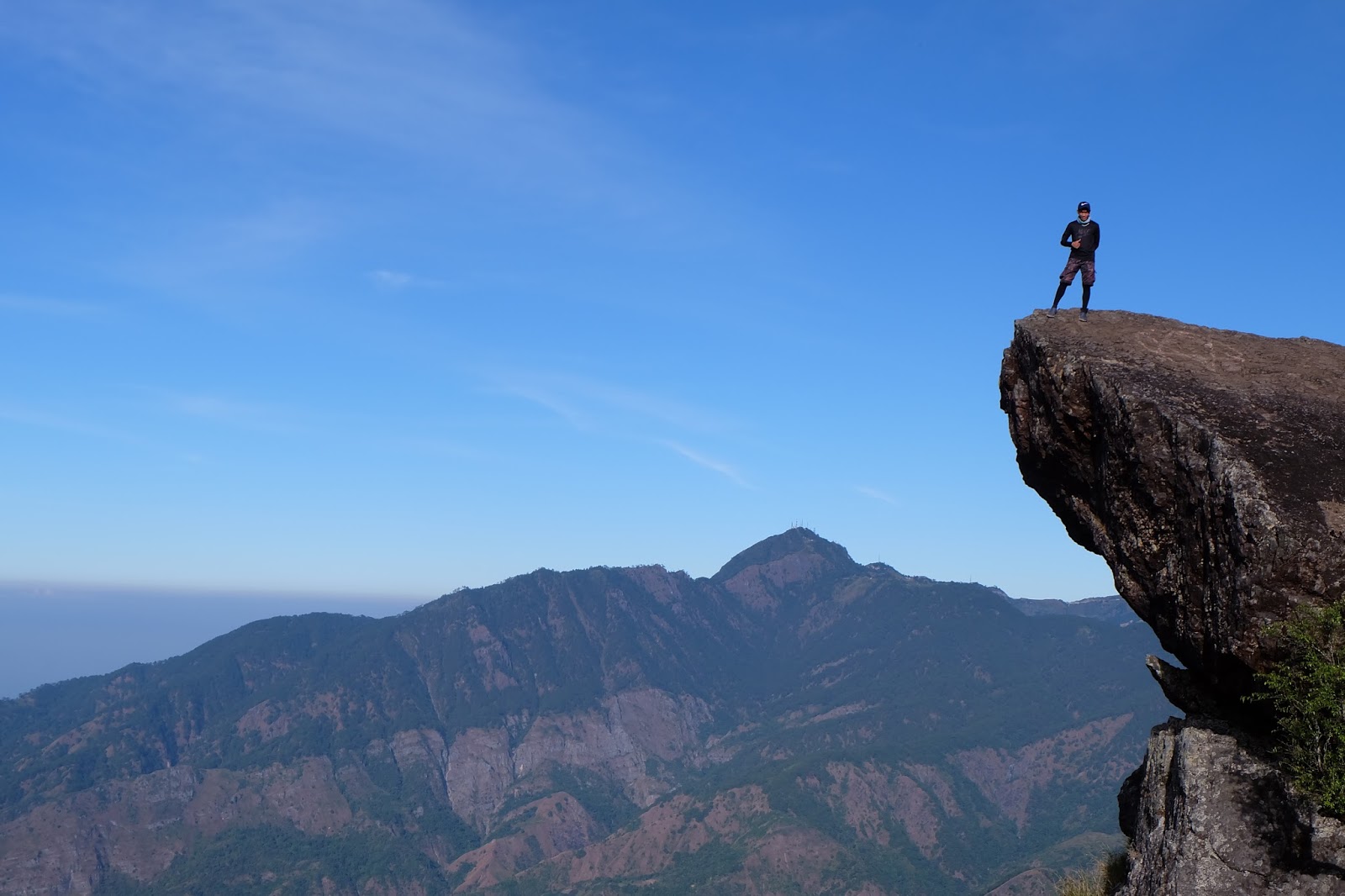 A Day Hike in Mt. Ulap - From The Highest Peak to The Deepest Sea