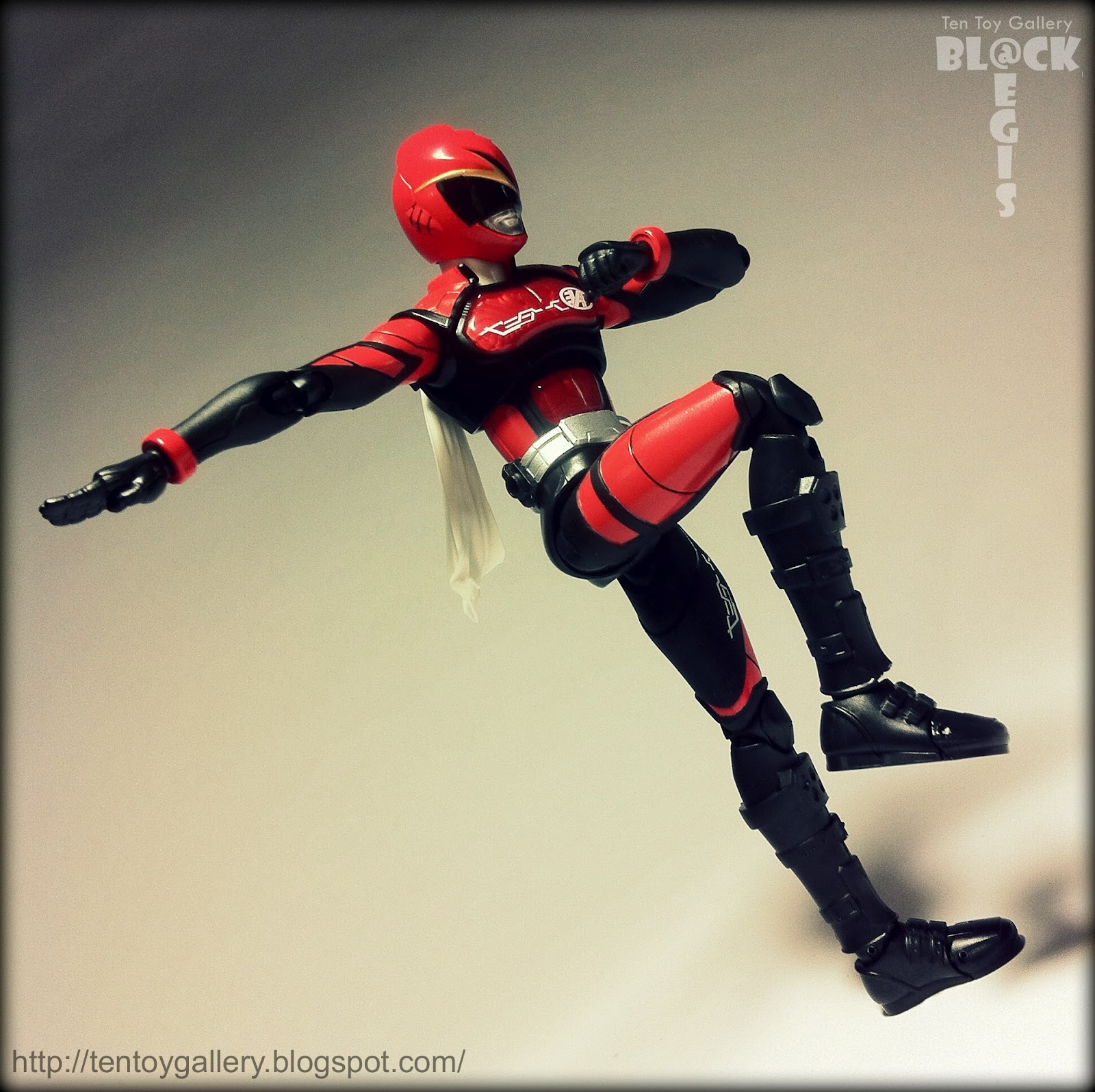 Ten Toy Gallery: Review: S.H.Figuarts Akiba Red