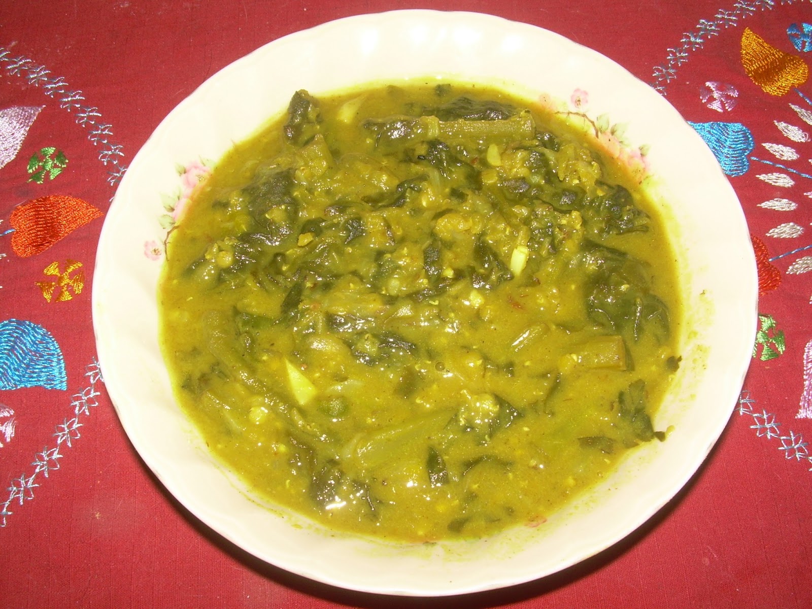 Tasty Recipe 4 U: Pui shak diye dal (Basella leaf with lentils)