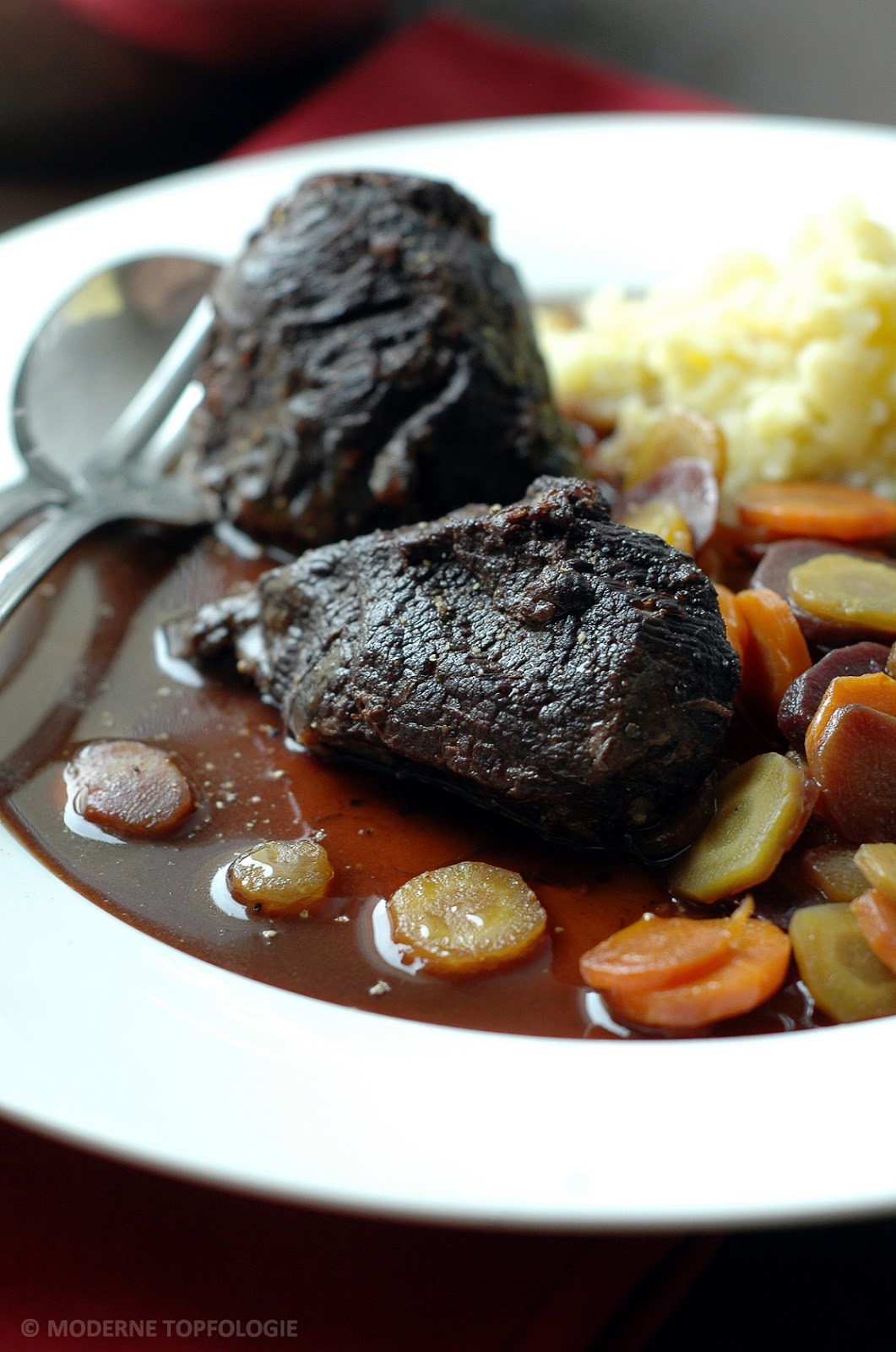 Geschmorte Ochsenbacken - vier Backen für ein Halleluja ~ Moderne ...