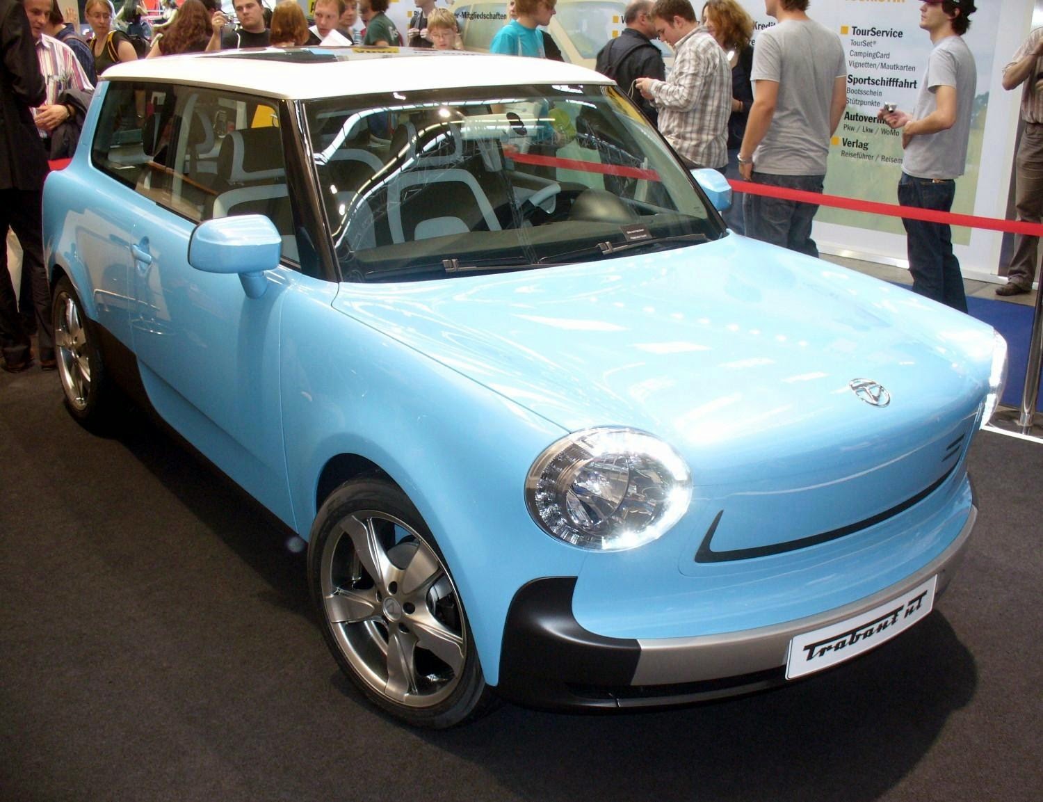 Il Muro e la cara vecchia Trabant - Throttle Addicted