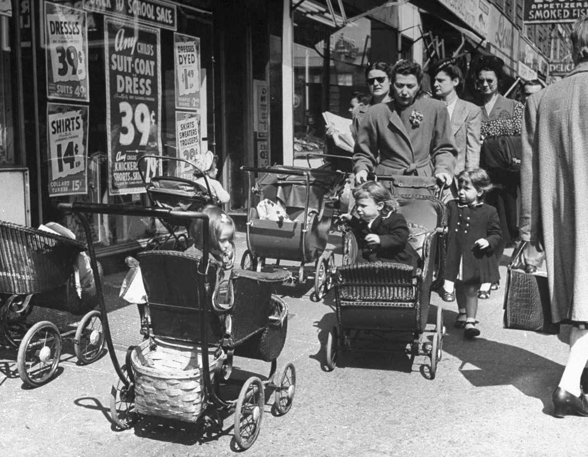 27 Amazing Vintage Photos Capture Everyday Life of Brooklyn in 1946 ...