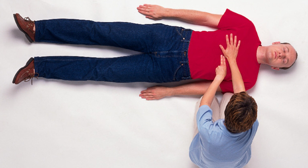5 Tips to Help People Fainting - Welcome to Mengulek Blog