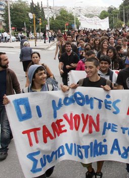 gerontakos: ΣΗΚΩΝΩ ΤΑ ΧΕΡΙΑ ΨΗΛΑ...