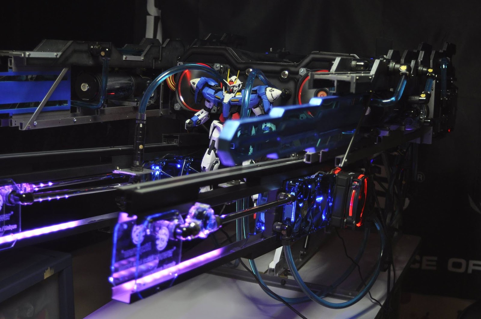 This Stunning 00 Gundam Inspired PC Should be Mass Produced!