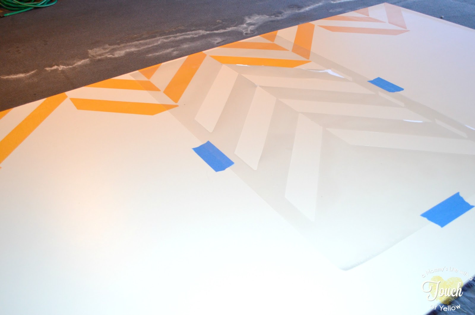 A mommy's life...with a touch of YELLOW: Stenciled Wall Backdrop ...