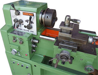 เครื่องกลึง (Lathe Machine)