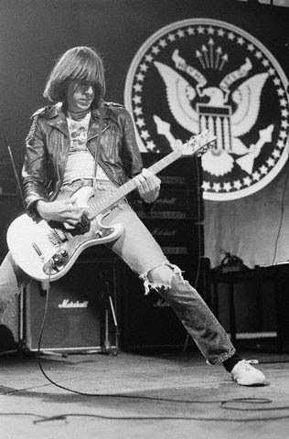 A Través del Uniberto: Johnny Ramone: su autobiografía
