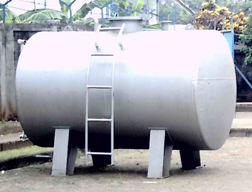 Pembuatan tangki dan pemipaan