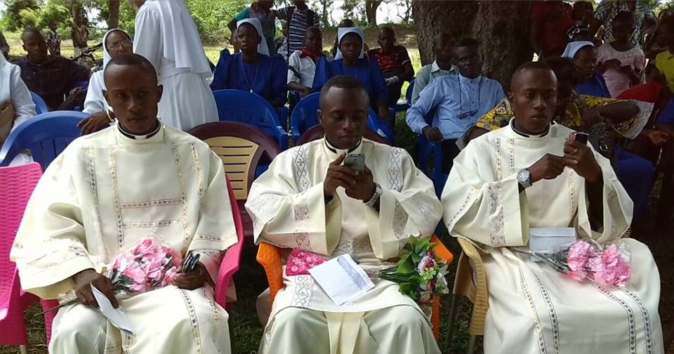 DIOCESE D'INONGO: Photos ordinations diaconales hier à Inongo et à Kinshasa