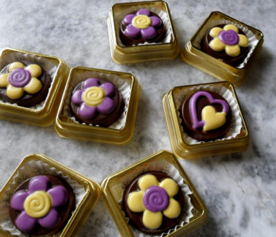 CreativeChoc Coklat Homemade: Coklat oreo dengan tema kuning dan ungu