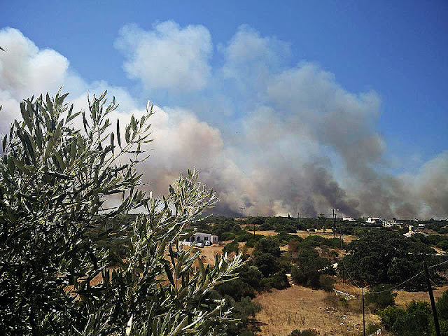 ΕΙΝΑΙ ΕΠΙΚΙΝΔΥΝΟΙ...Ενω η φωτια ειναι ενα βημα πριν τα σπιτια στα ...