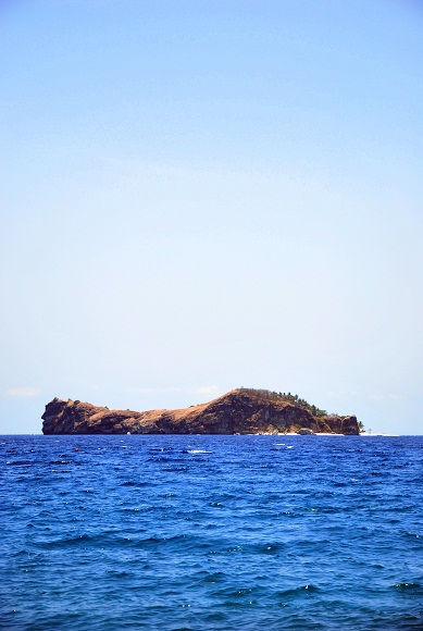 Pundaquit Beach: Camara Island