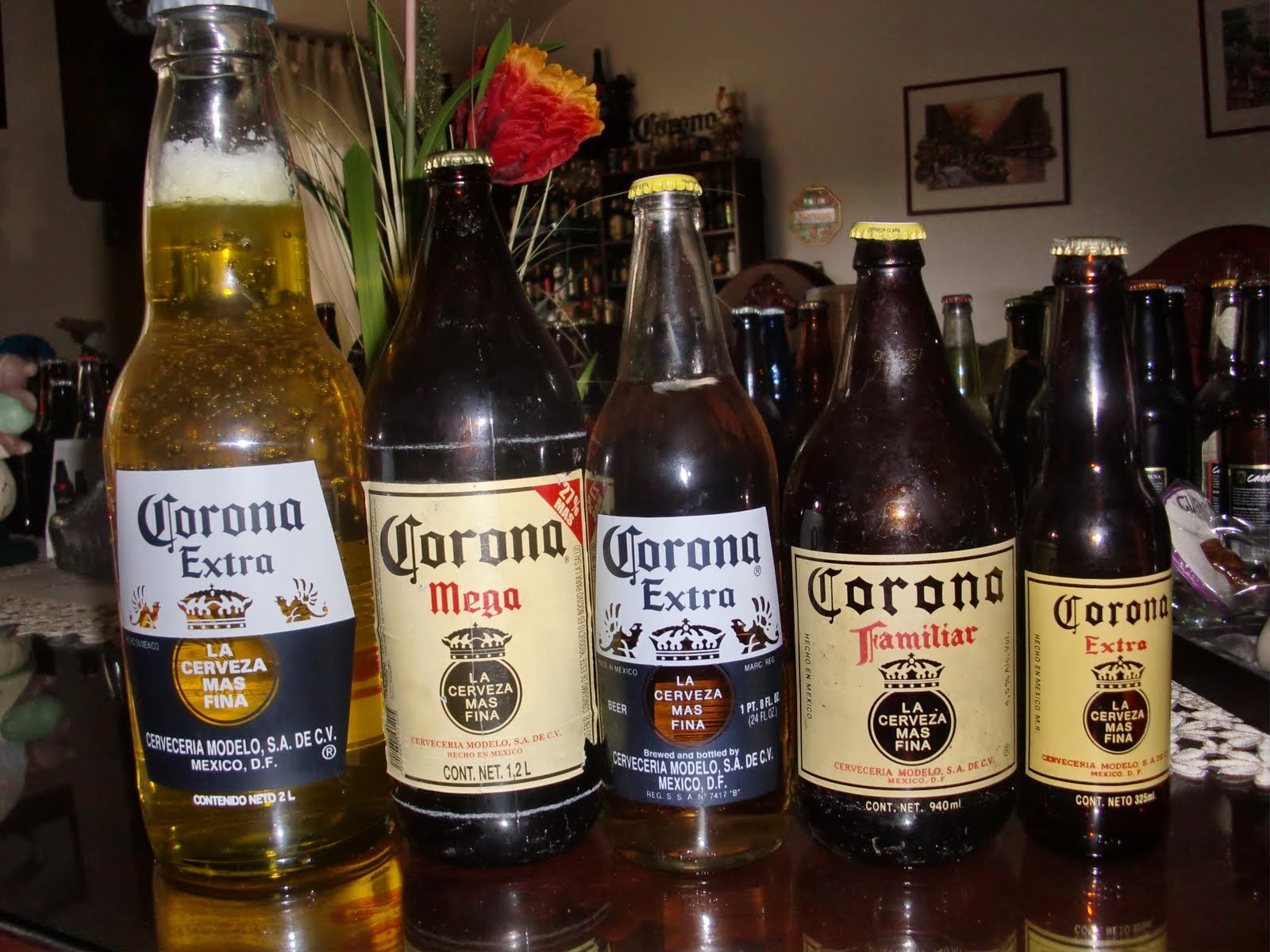 COLECCION DE LATAS Y BOTELLAS DE CERVEZA.