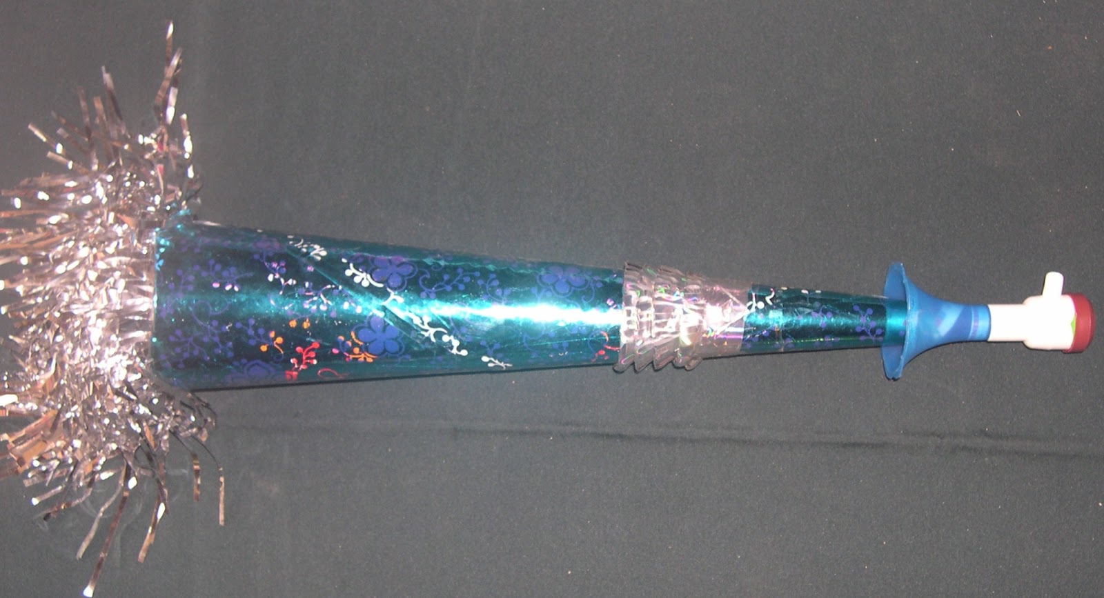 ANEKA TEROMPET TAHUN BARU | DIGITOYS