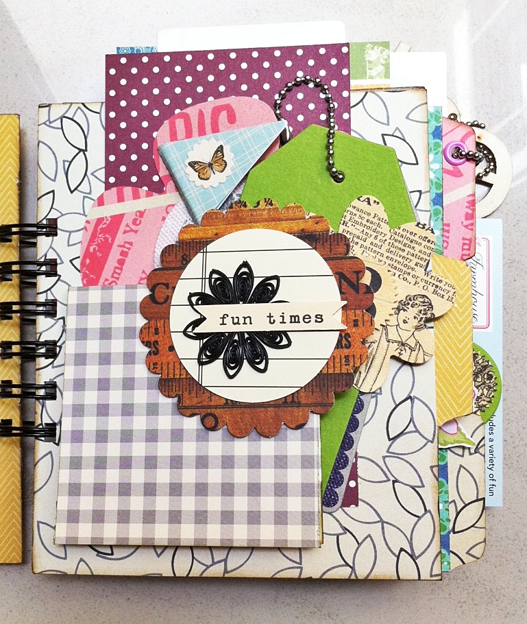 Scrappin Studio: Nov Handmade Mini Album