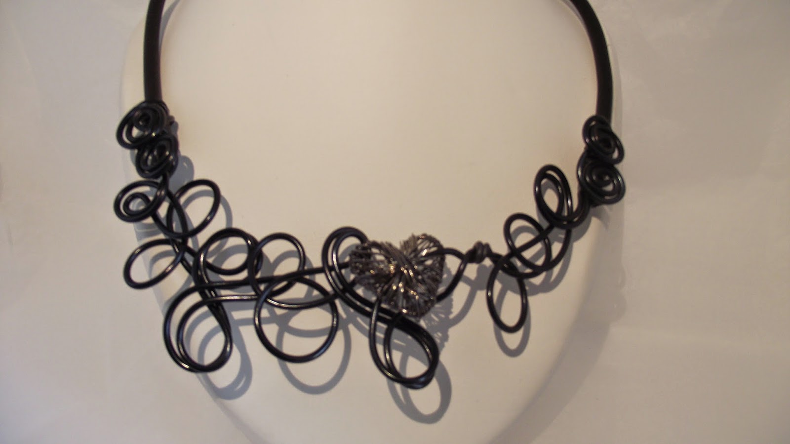 Les créations de Sarah: Collier en fil d'aluminium