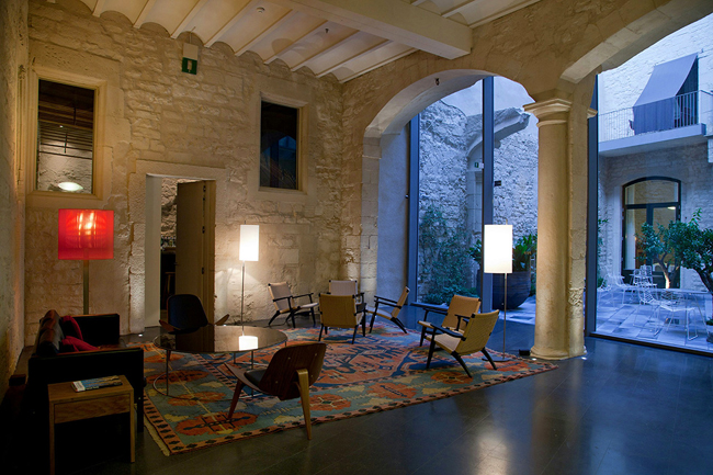 ESTILO RUSTICO: Hotel Rustico y Moderno en Barcelona