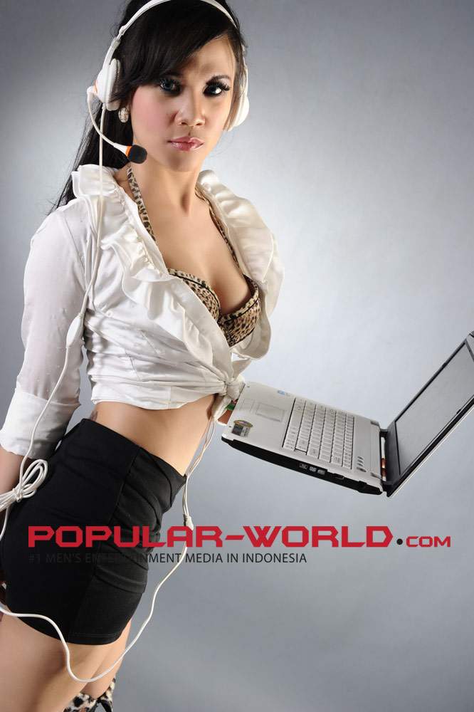Itulah Foto Anindita Putri di Majalah Popular World . Semoga anda terhibur
