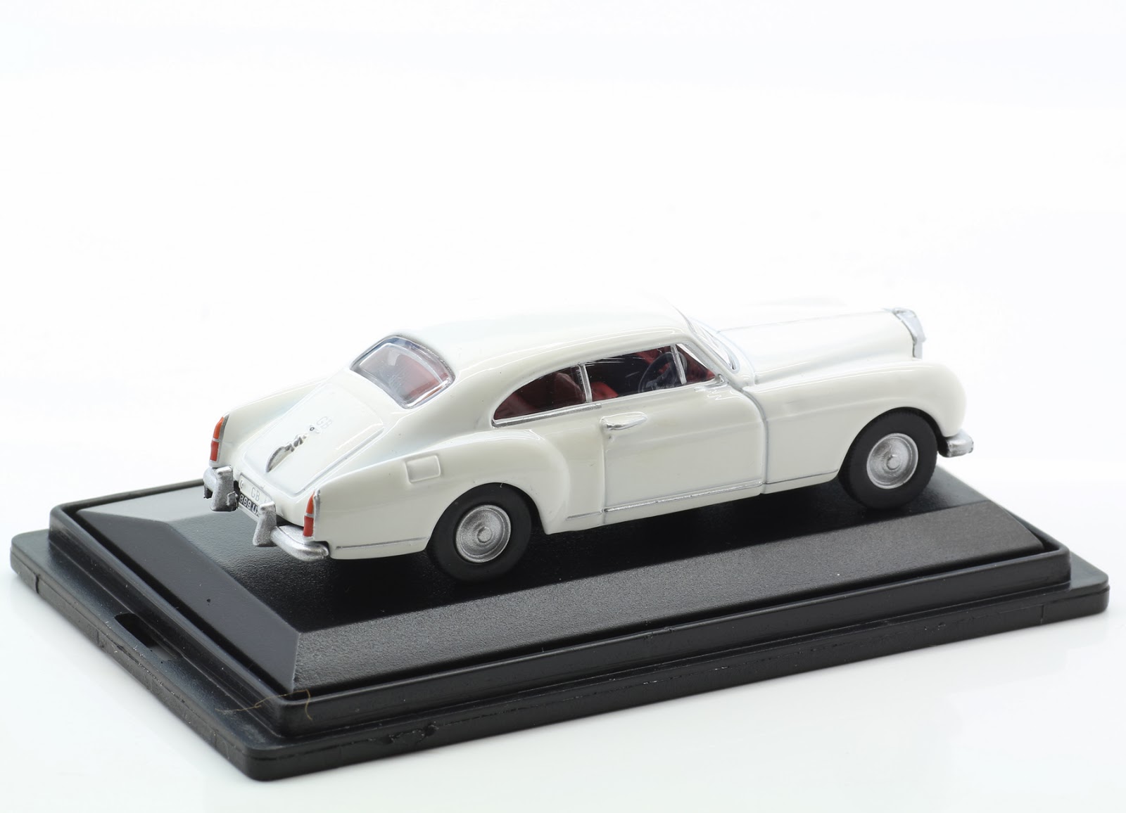 Incredible Mini Garage: Bentley S1 Continental 1955 Fastback Oxford 1/76