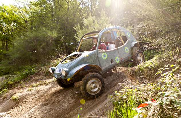 All Car Design For You: Off roading 2CV! (Super 2CV takes the best photos!)