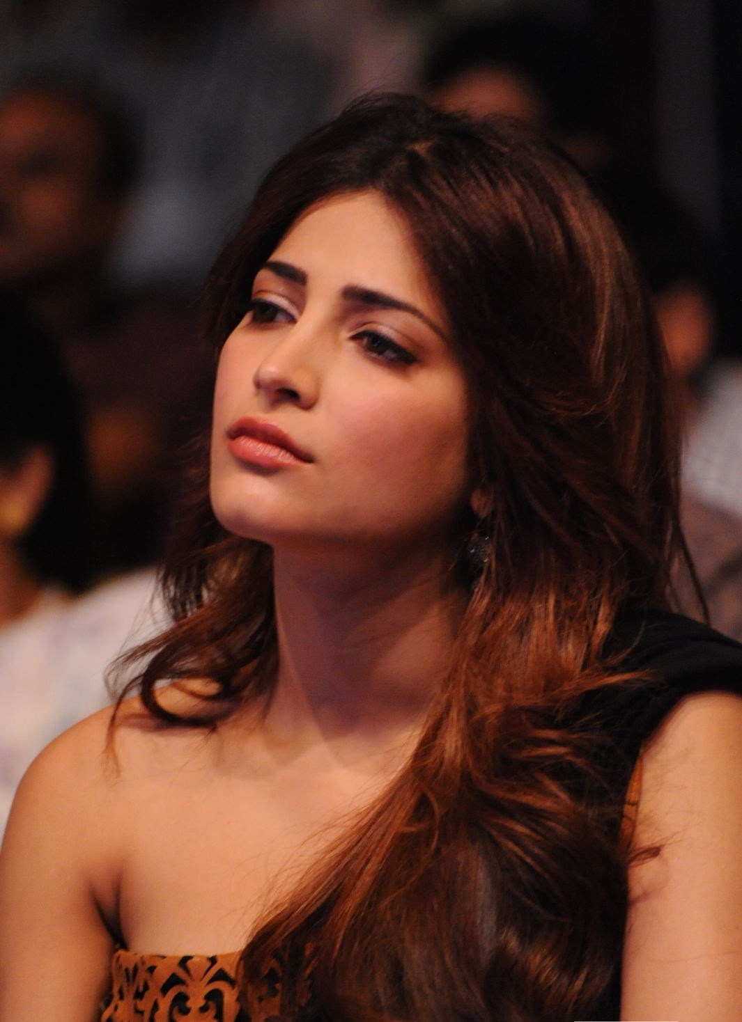 Shruti Hassan Nose Job Raagfm Bollywood News Collection Movies Review Bol