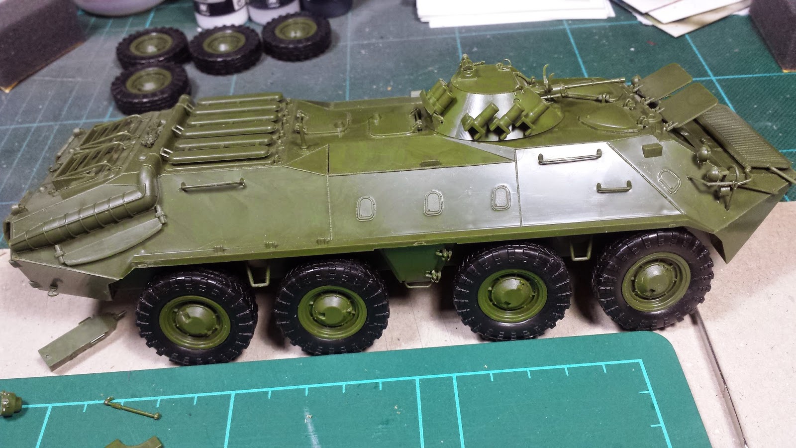 Panzerfarben: 1:35 BTR-70 Zvezda