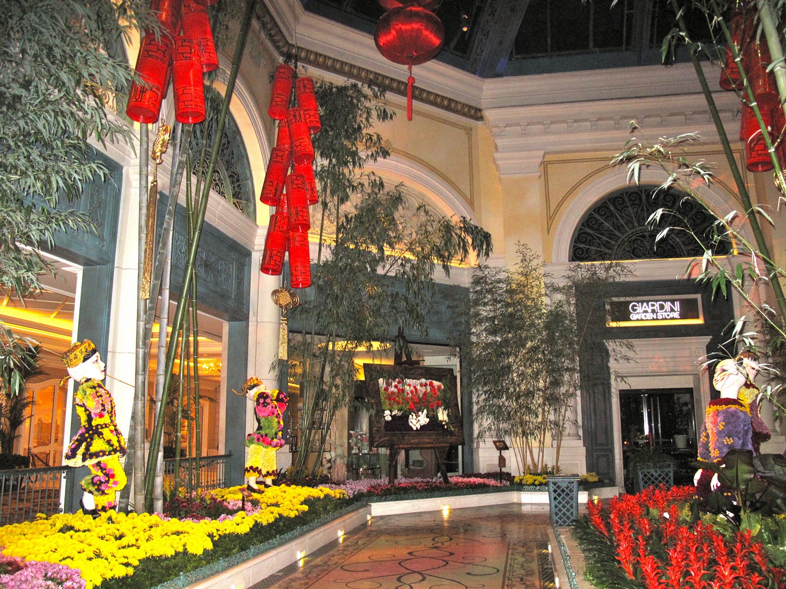 LAS VEGAS DAZE: Bellagio Chinese Year of the Dragon Conservatory Display