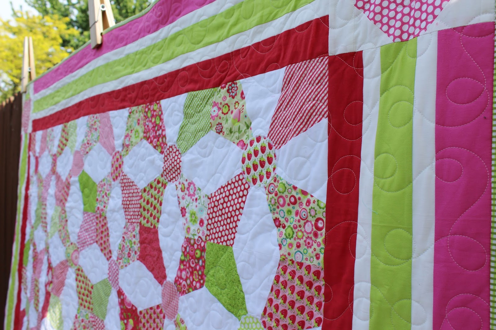 Porch Swing Quilts: Friday Finish: Quite Contrary Kaleidoscope