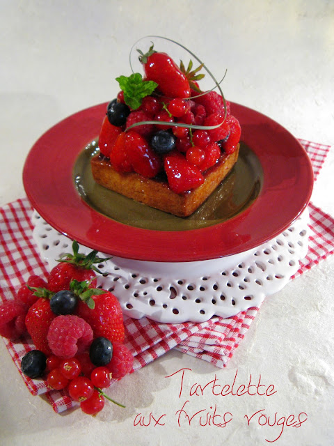 J'en reprendrai bien un bout...: Tartelette aux Fruits Rouges