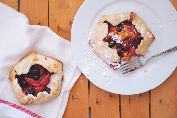 FOXTAIL + MOSS: THIS MONTH'S PIE: Free Form Fruit Pie