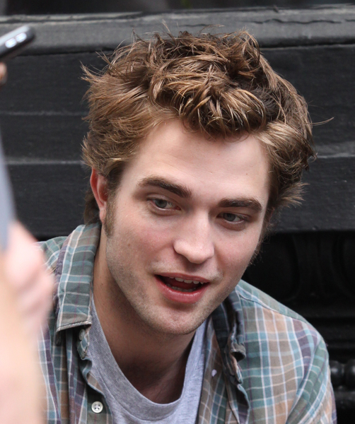 Robert Pattinson as Edward Cullen Hairstyle Pictures | Celebrities ...