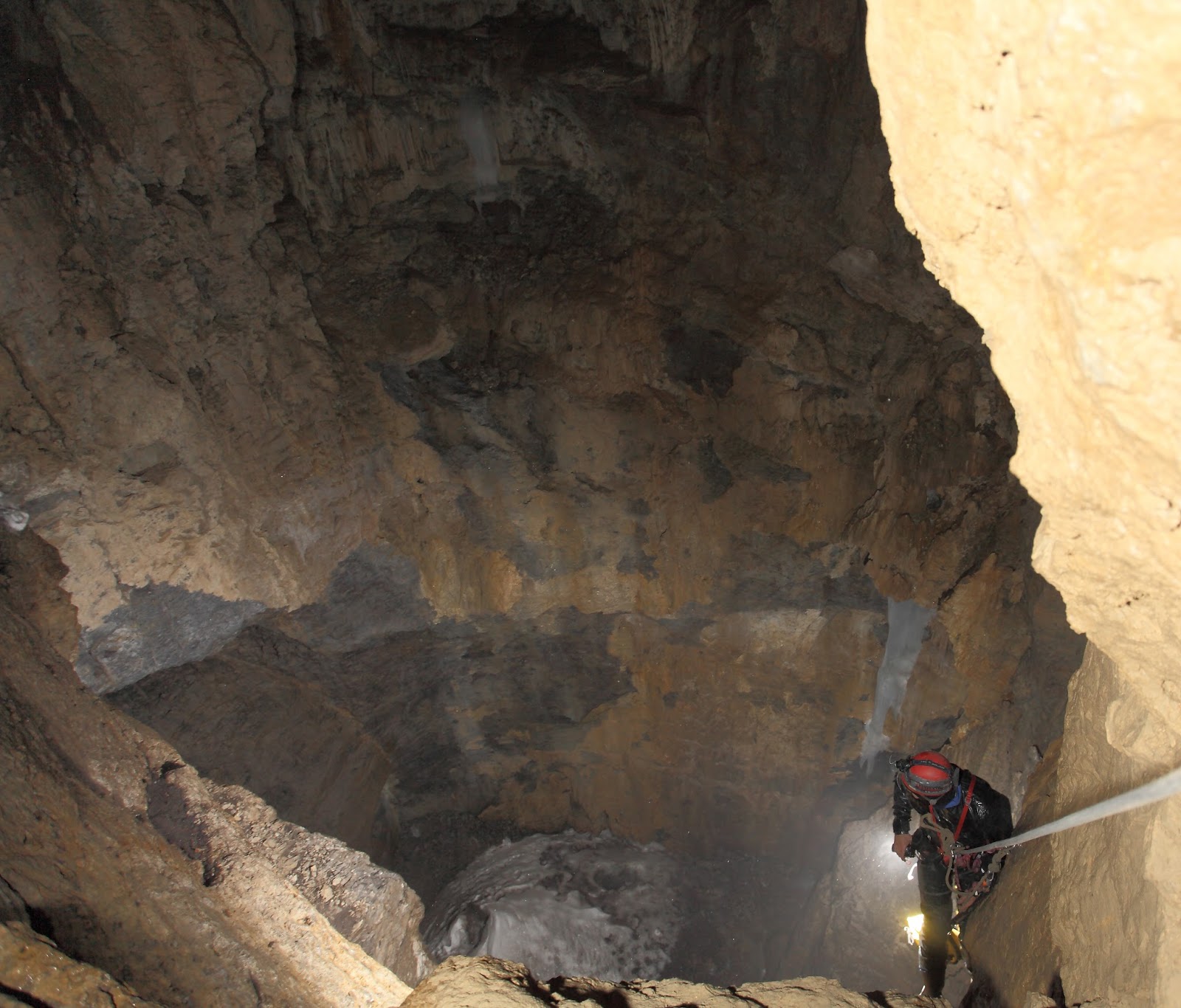 MAIN DRAIN CAVE EXPEDITION 2016, PRE-DIVE GEAR STAGE DROP - ADAM HAYDOCK