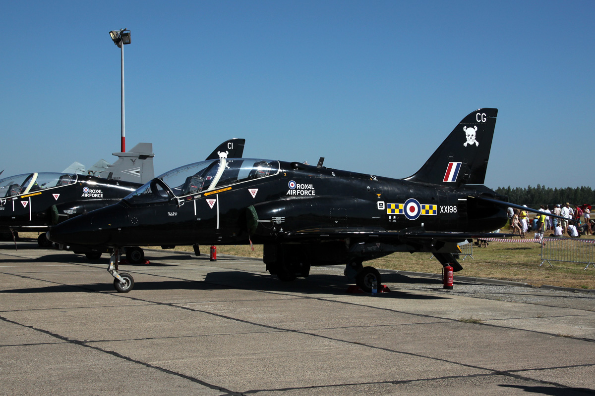 Planes and Trains - Planes 2013: XX198 / BAe Hawk T1A / Royal Air Force