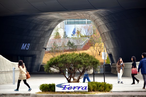 DDP (Dream, Design, Play) in Seoul / 동대문디자인플라자(Dongdaemun Design Plaza ...