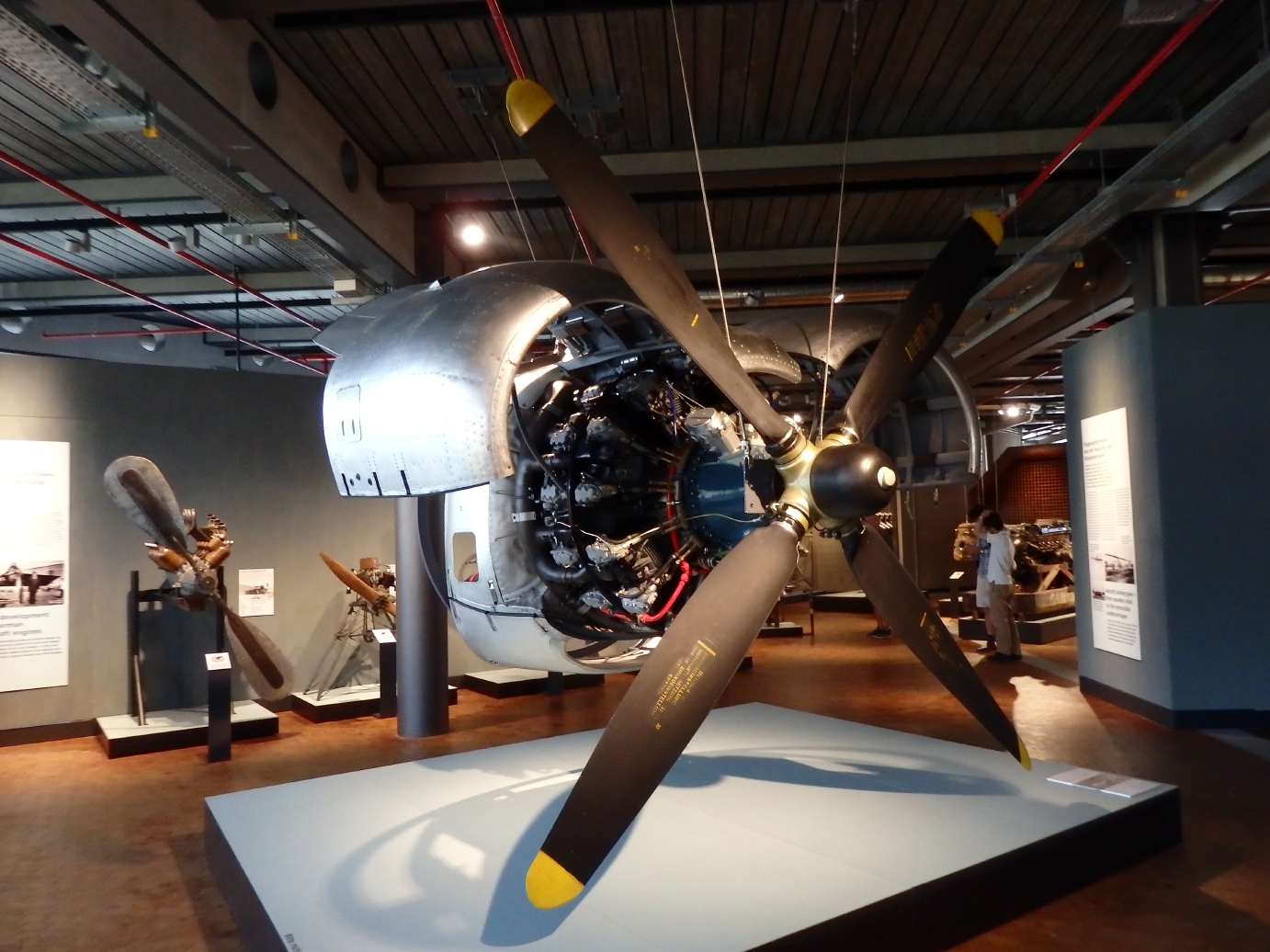 Alma de herrero: Motor en estrella ASh-82 fabricado en la Alemania oriental