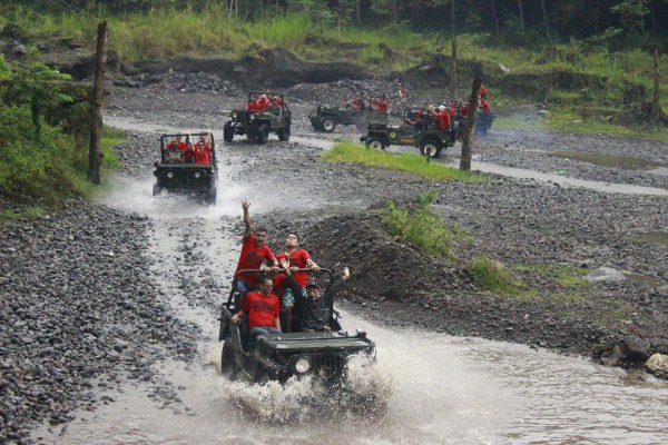 Serunya Wisata Petualangan Di Kali Kuning Dengan Jeep Merapi | Wisata ...