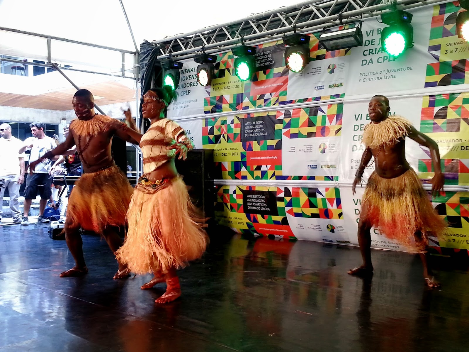 março 2014 ~ Ombembwa Angola (Umbundu)