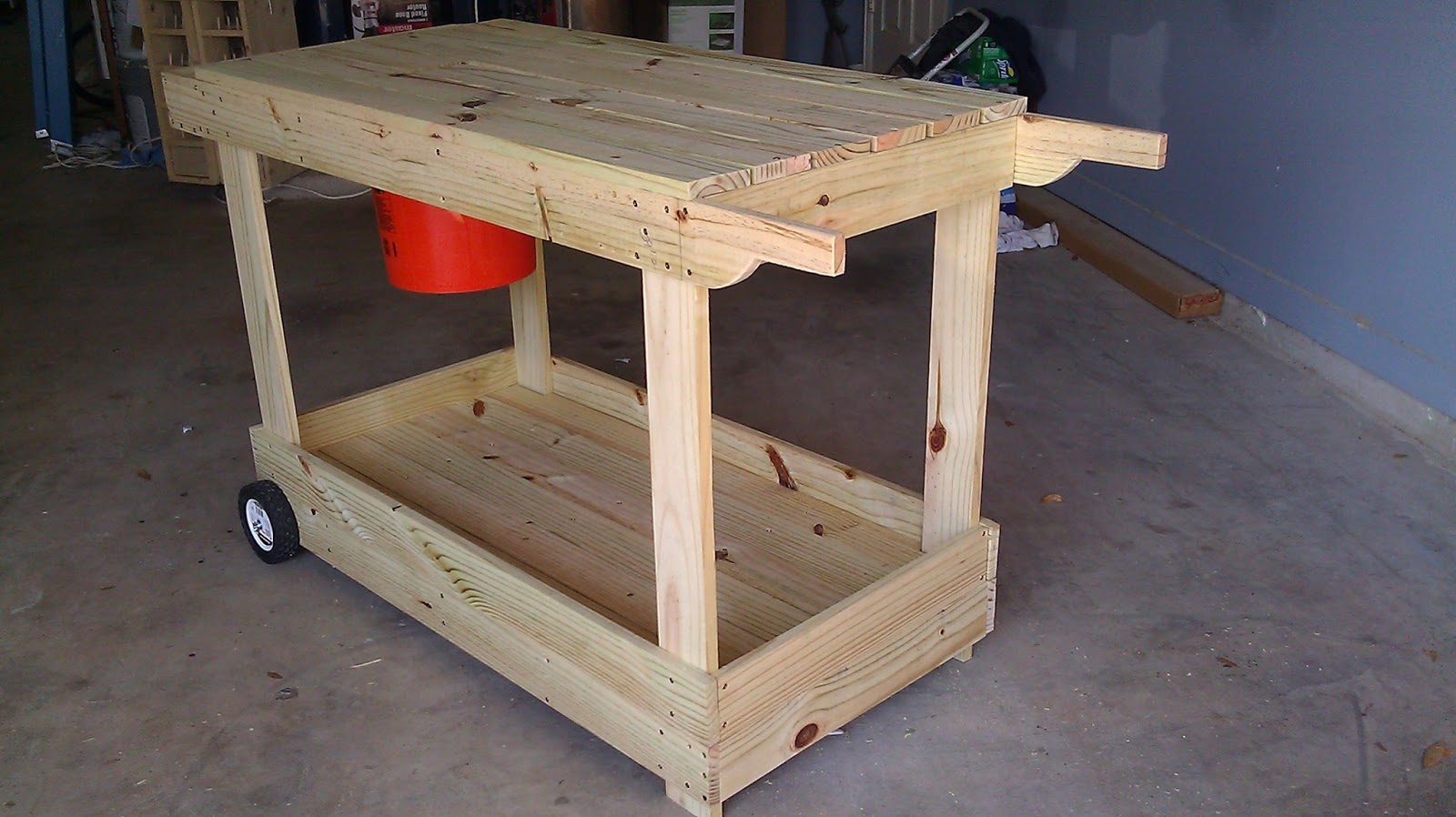 She's just a girl who creates...: Portable Potting Bench