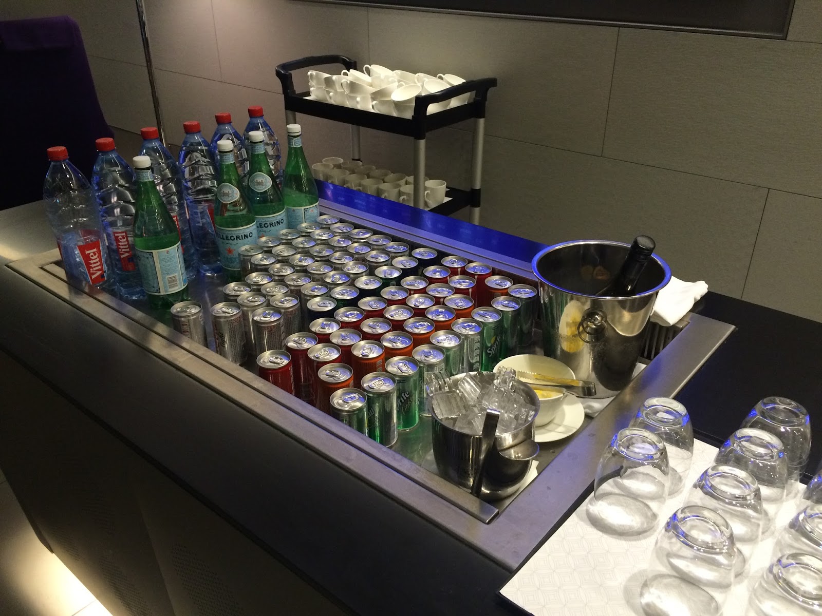 Qatar Airways Privilege Club Gold / Silver Lounge Hamad International ...